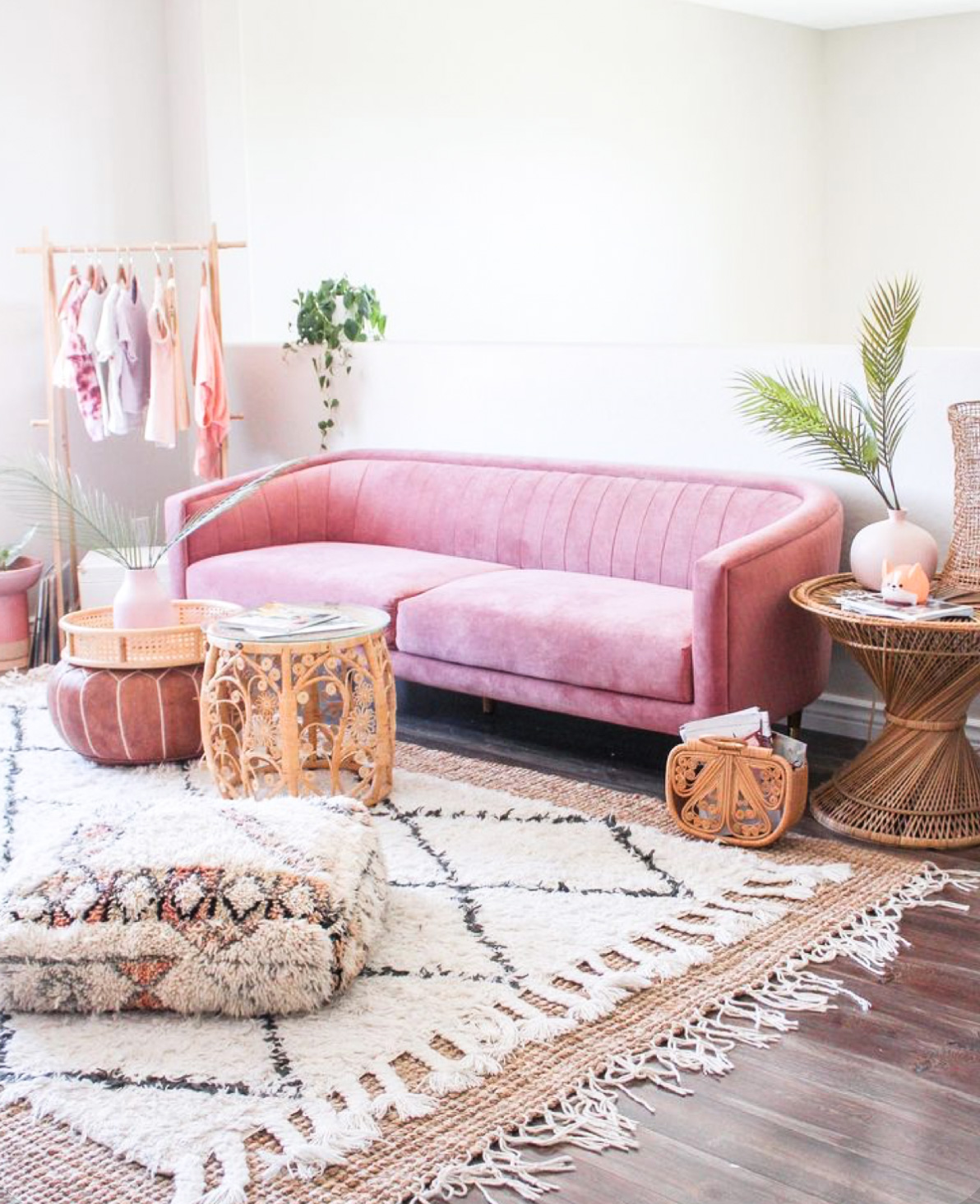 How To Add Pink Decor To Create A Chic Home - DIY Darlin'