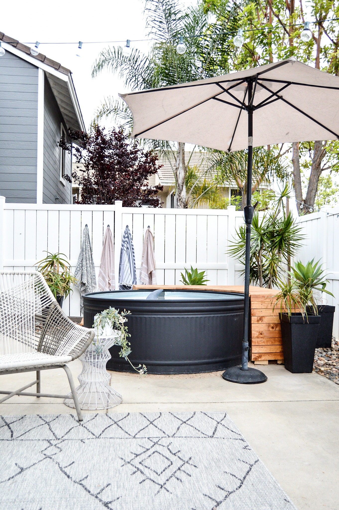 10 of The Best DIY Stock Tank Ideas for Summer - DIY Darlin'