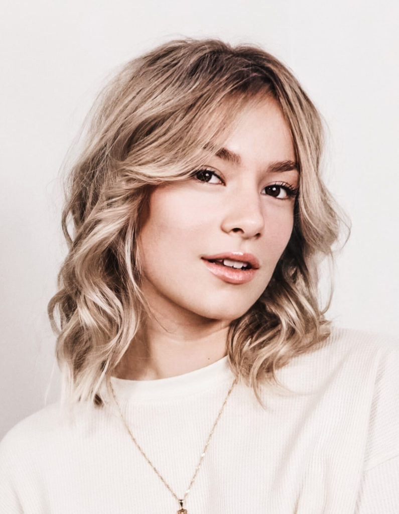 20+ Ideas for Curtain Bangs: The Effortless Bangs