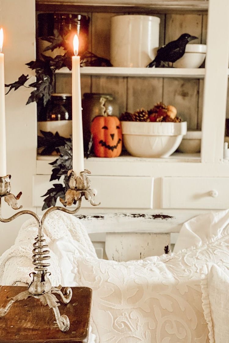 Chic and Spooky: Mastering Neutral Halloween Decor with Four Stylish Tips