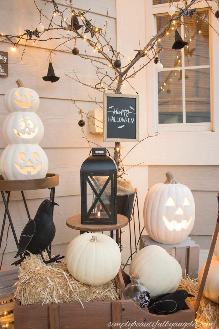 Chic and Spooky: Mastering Neutral Halloween Decor with Four Stylish Tips